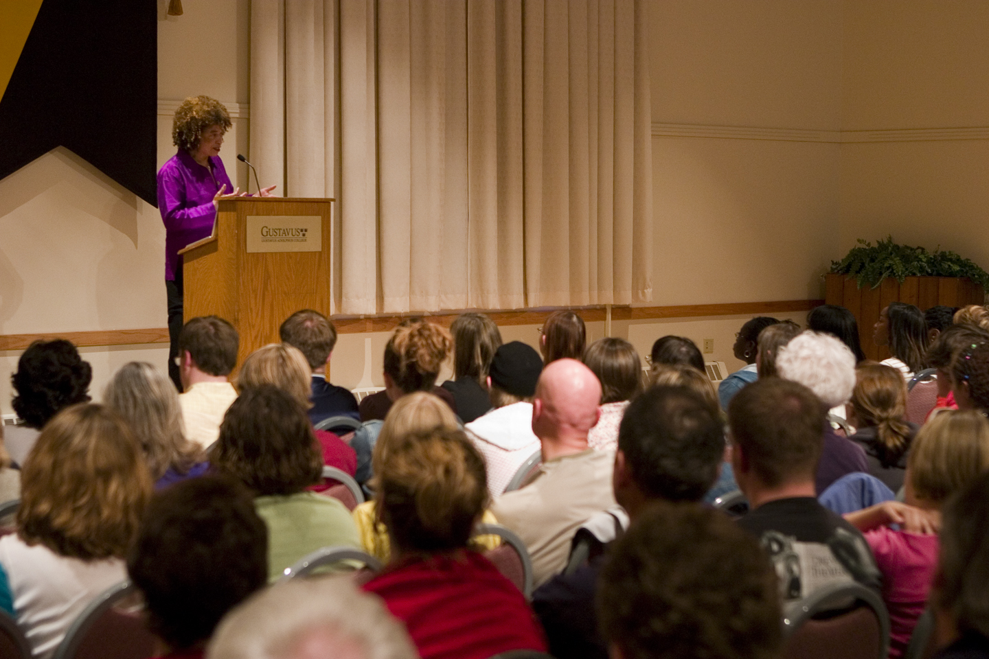 Angela Davis Delivers 2006 Moe Lecture - News